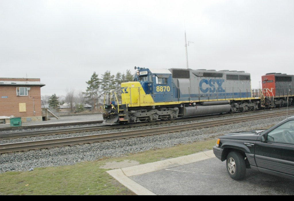 CSX 8870, West on CSX